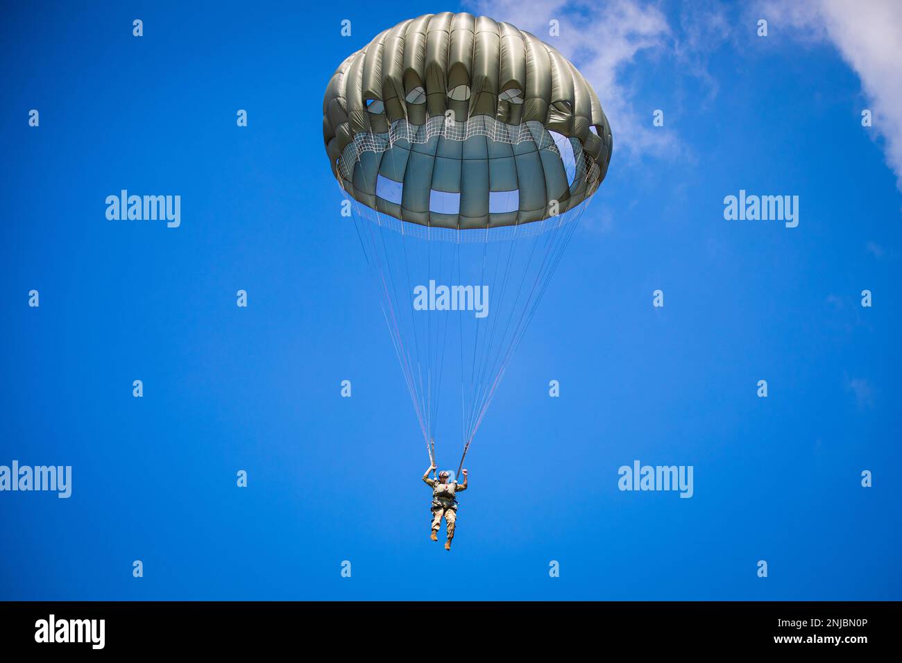 Mc 6 parachute hi-res stock photography and images - Alamy