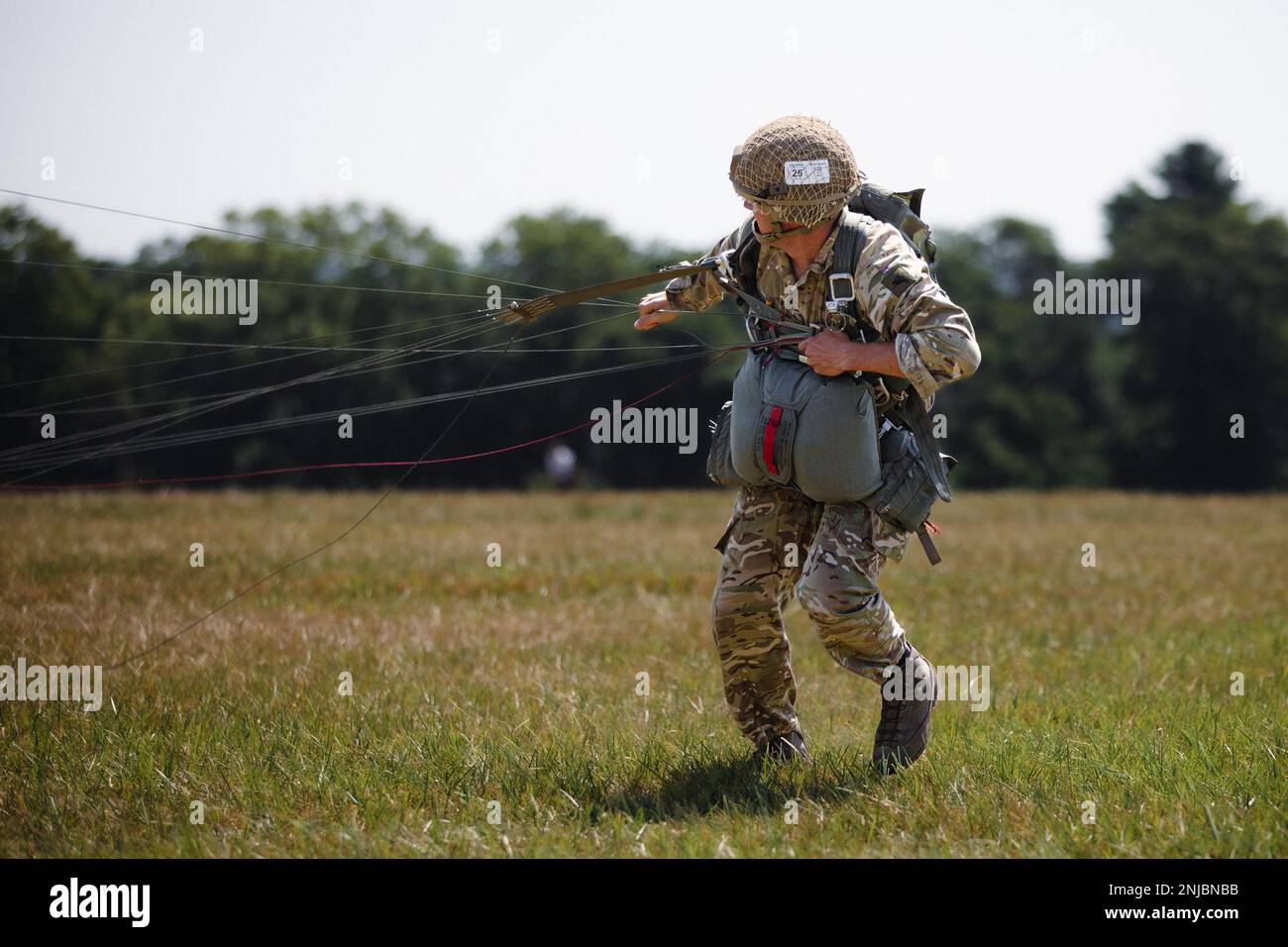 Mc 6 parachute hi-res stock photography and images - Alamy