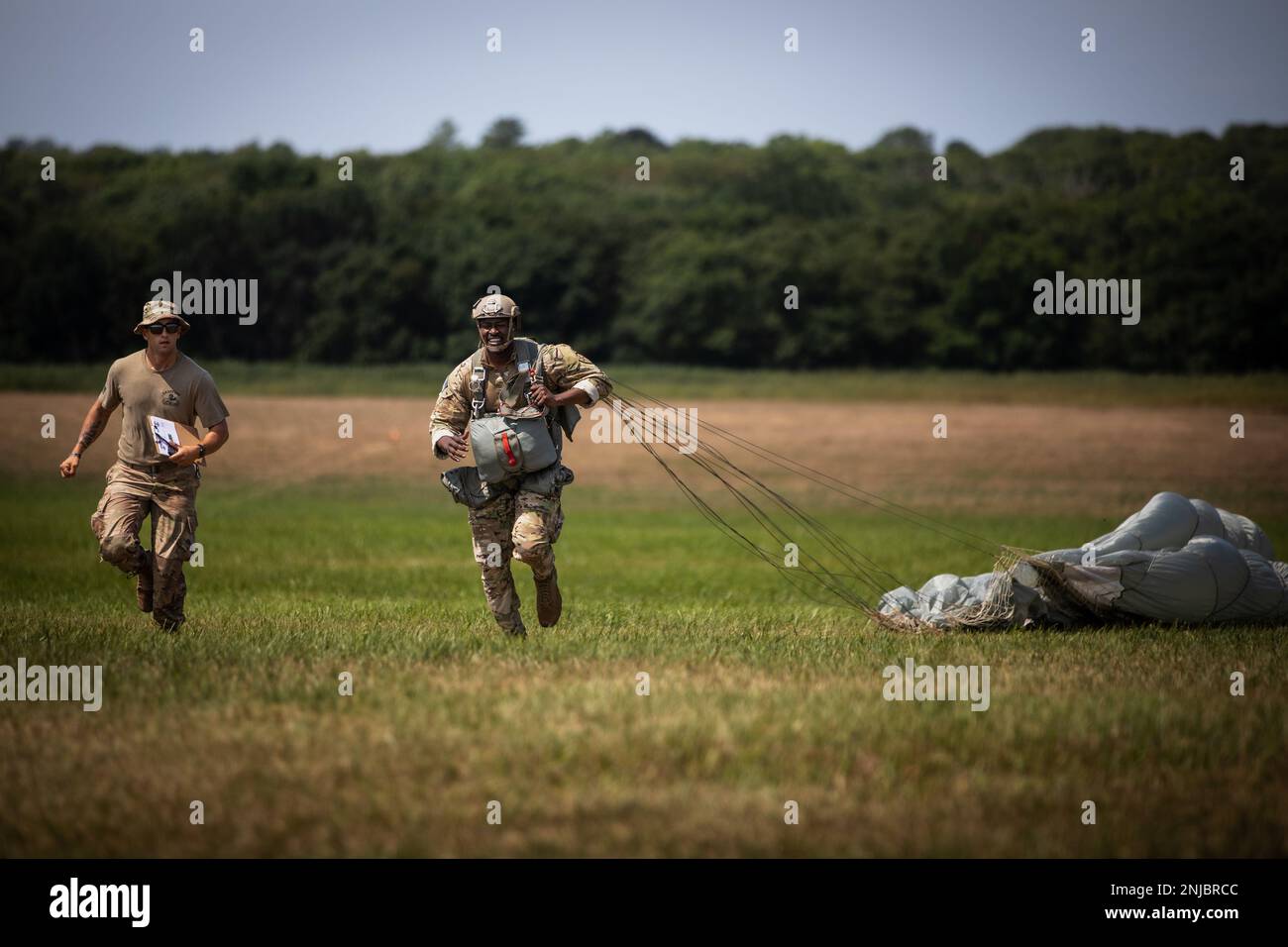 A U.S. Army Paratrooper runs and drags his MC-6 parachute towards the ...