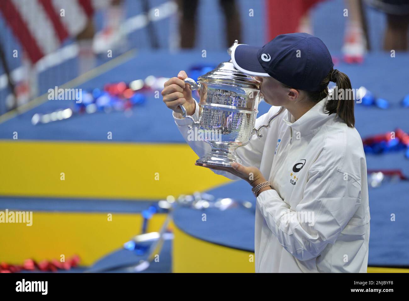 Iga Swiatek poses with the trophy during a women's singles championship ...