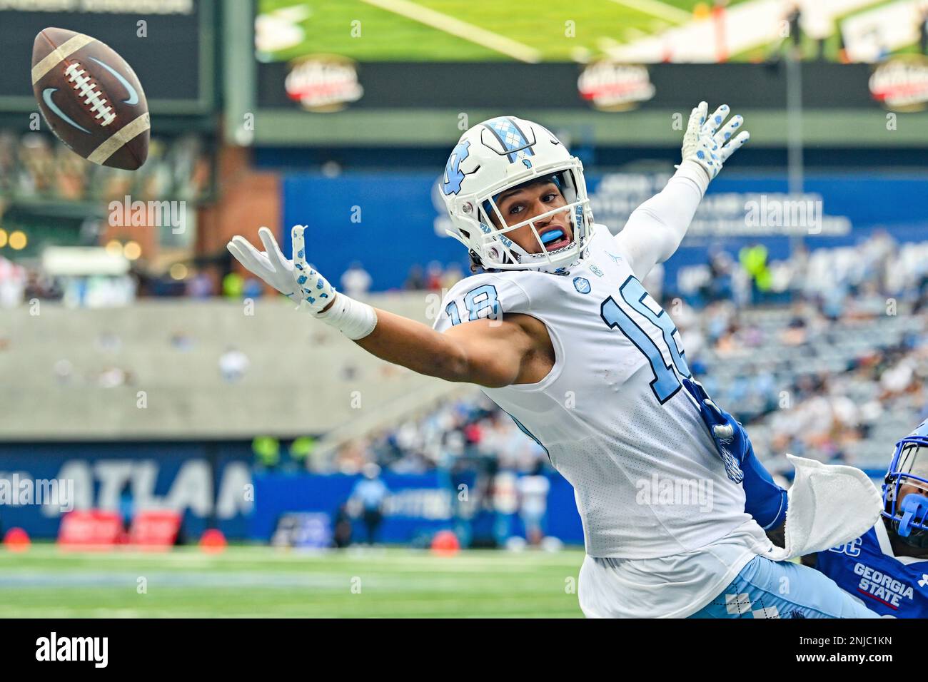 ATLANTA, GA – SEPTEMBER 10: North Carolina tight end Bryson Nesbit (18 ...
