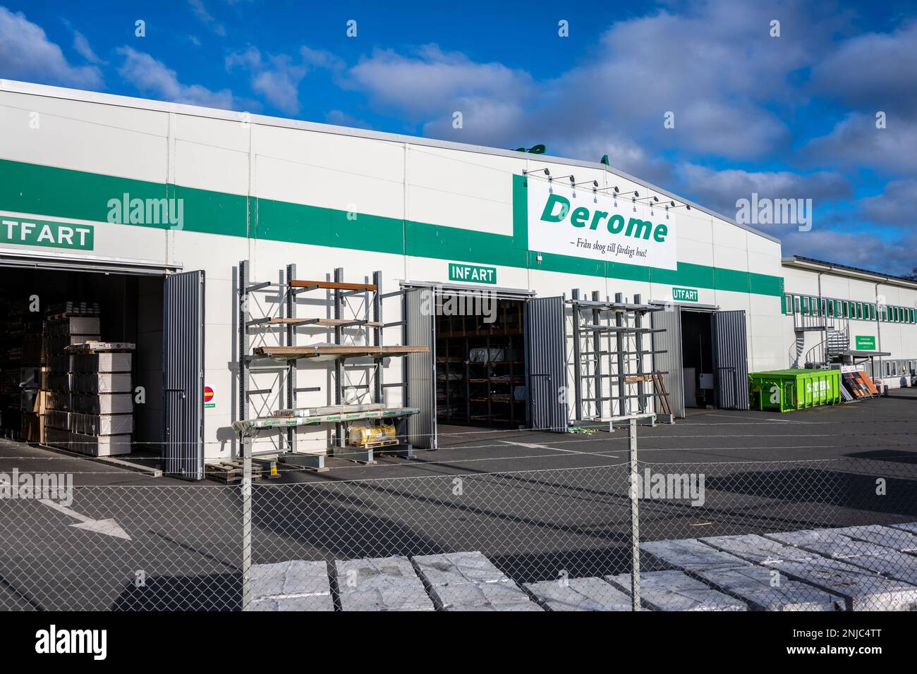 Shipping a tree box hi-res stock photography and images - Alamy