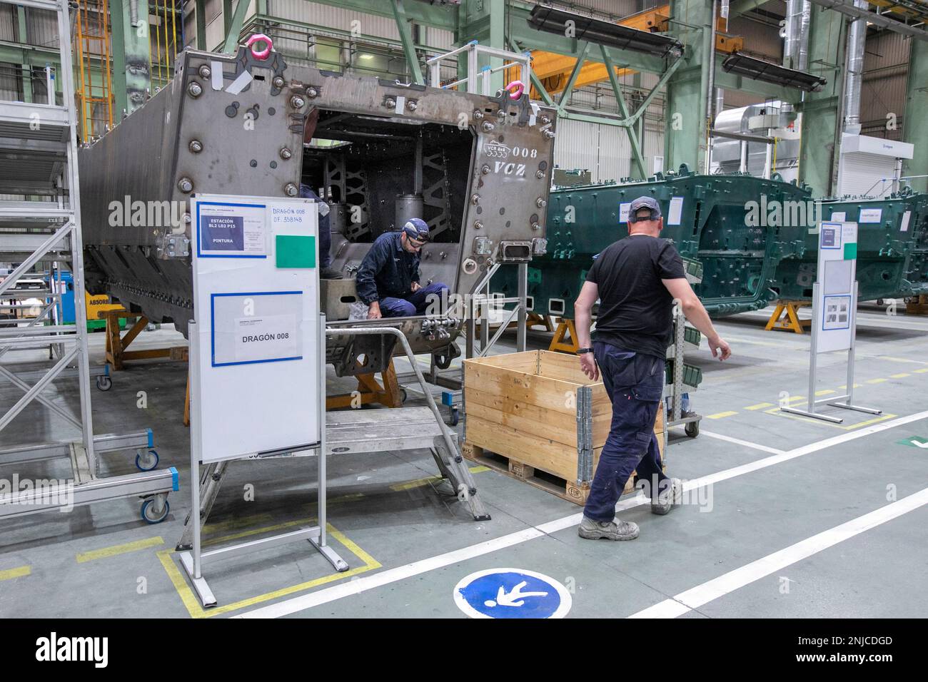 Workers at the General Dinamics factory, on September 9, 2022, in ...