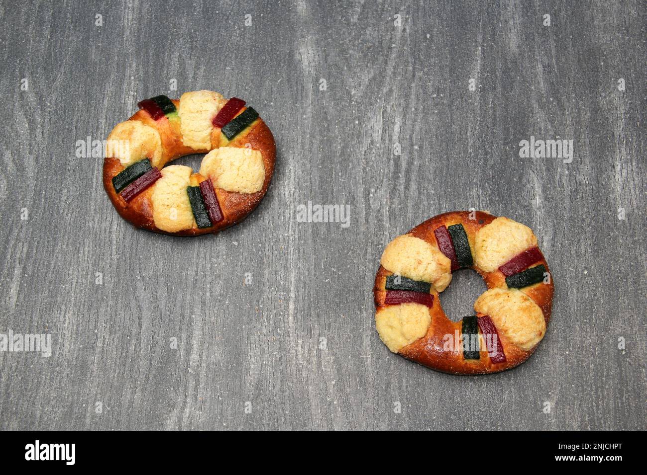 The roscn, rosca de Reyes or king cake is a sweet dough bun decorated ...