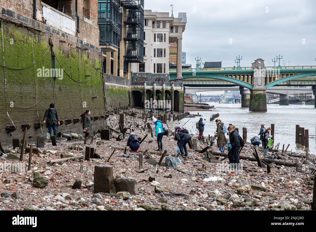 Thames at low tide hi-res stock photography and images - Alamy