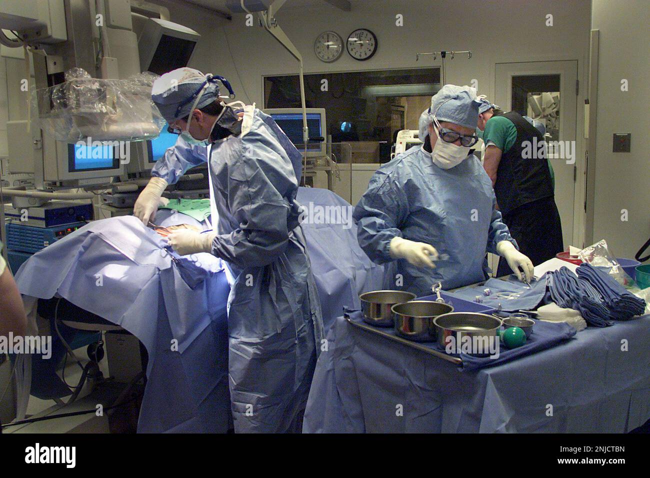 HEART3-C-25JUL01-MT-LH--The newest development in cardiac rhythym ...