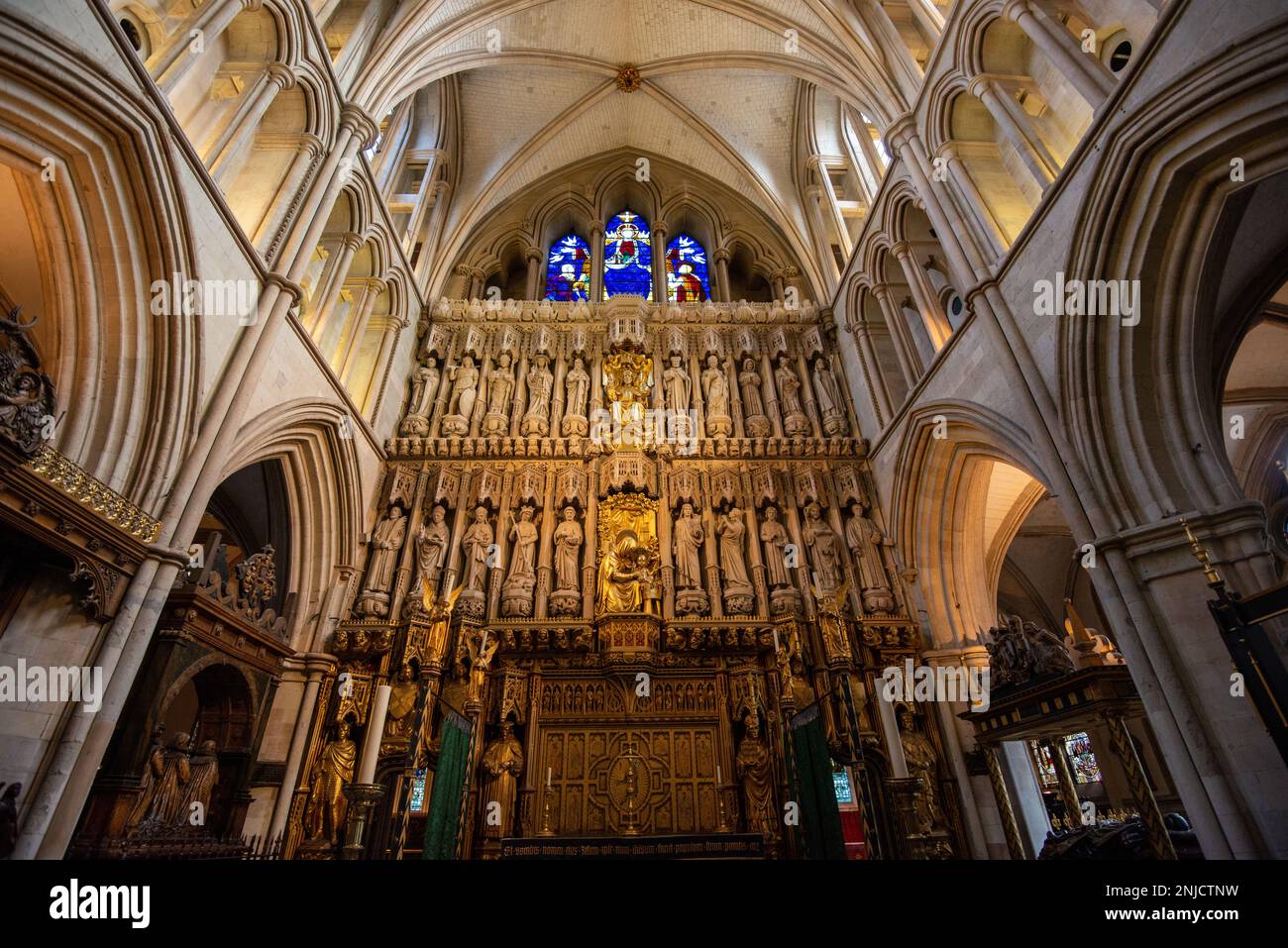 High altar southwark cathedral london hi-res stock photography and ...