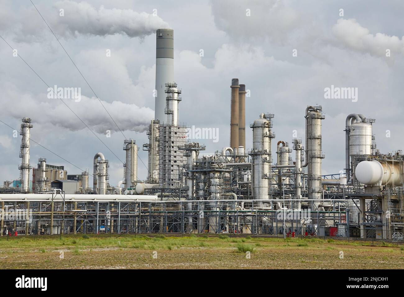 Chemical plant pipes Stock Photo - Alamy