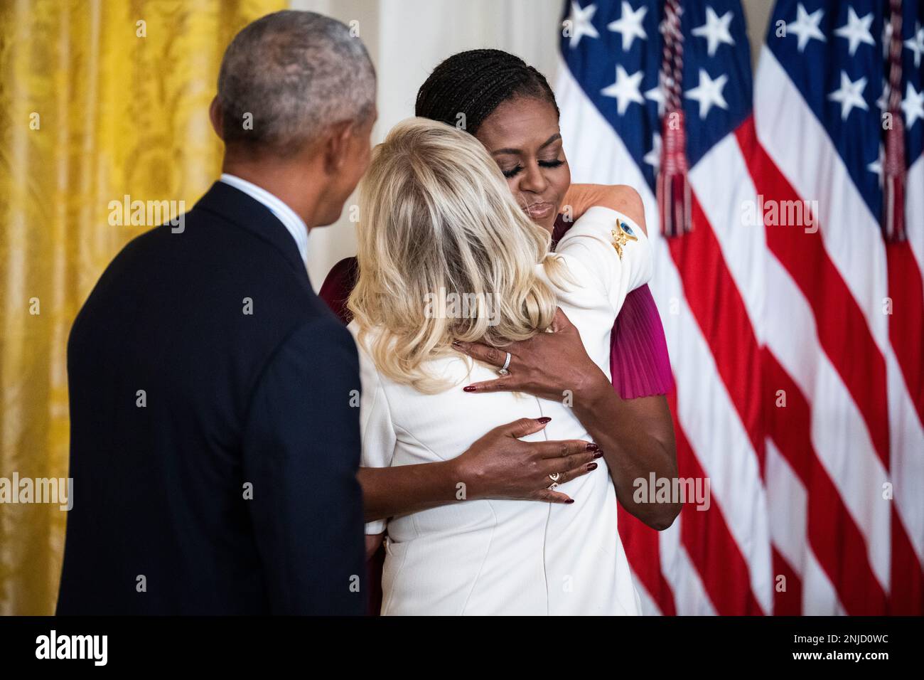 UNITED STATES - SEPTEMBER 7: Former First Lady Michelle Obama hugs ...
