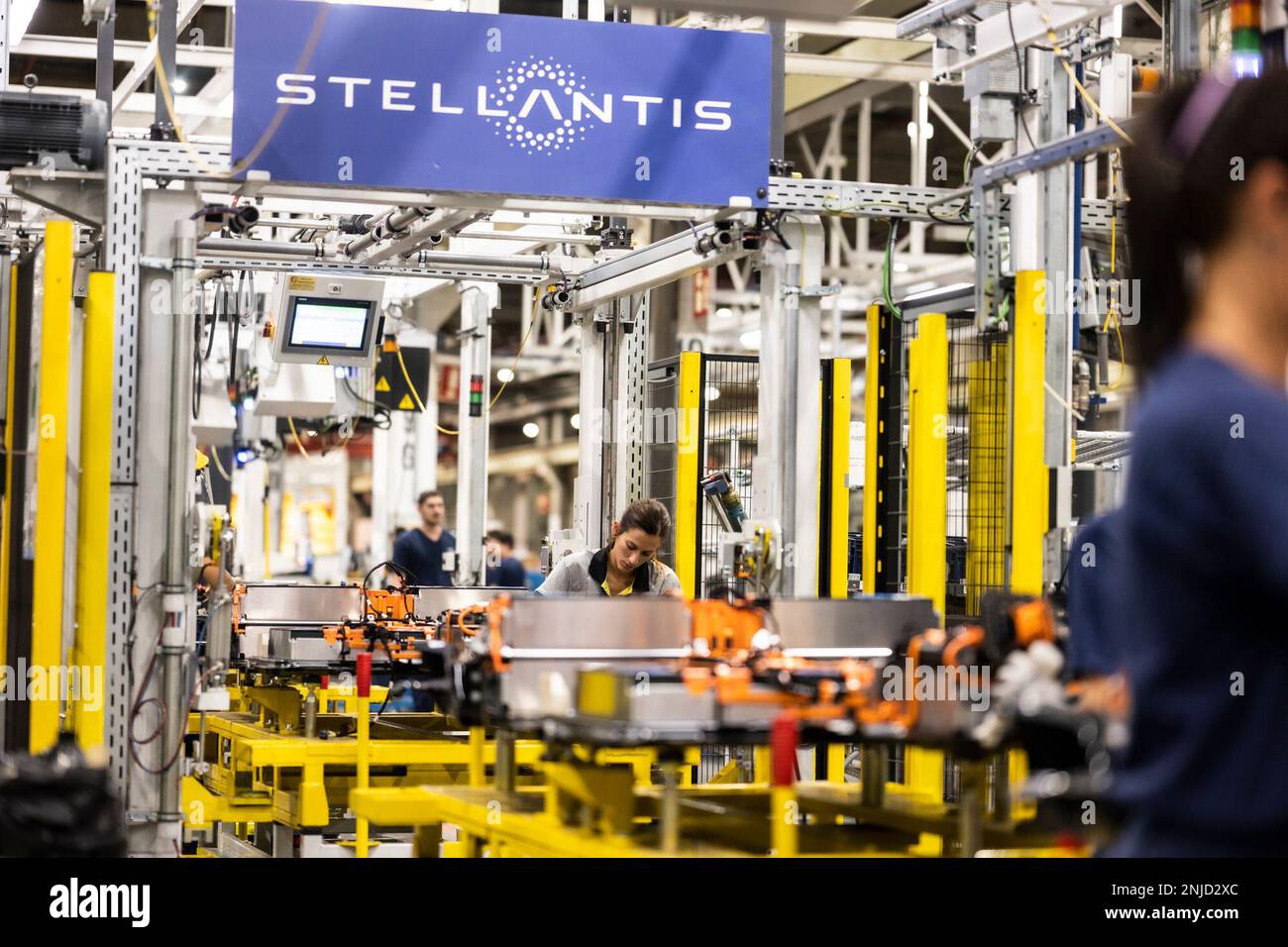 Several employees at the Stellantis automotive plant in Figueruelas ...