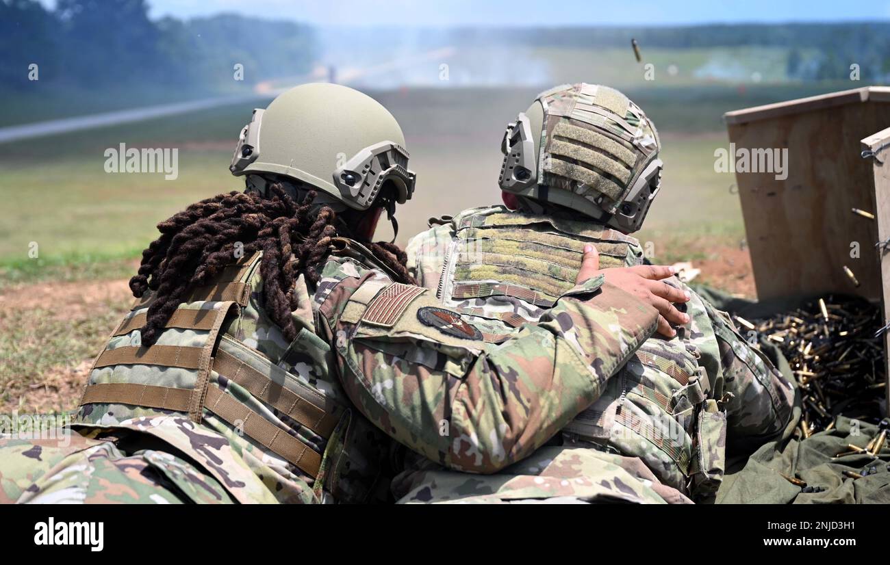 From left, assistant machine gunner, Senior Airman Amber Clemente ...