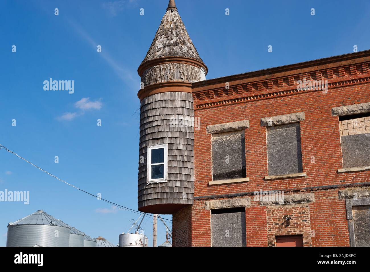 Old abandoned building in small Midwest city. Seneca, Illinois, USA ...