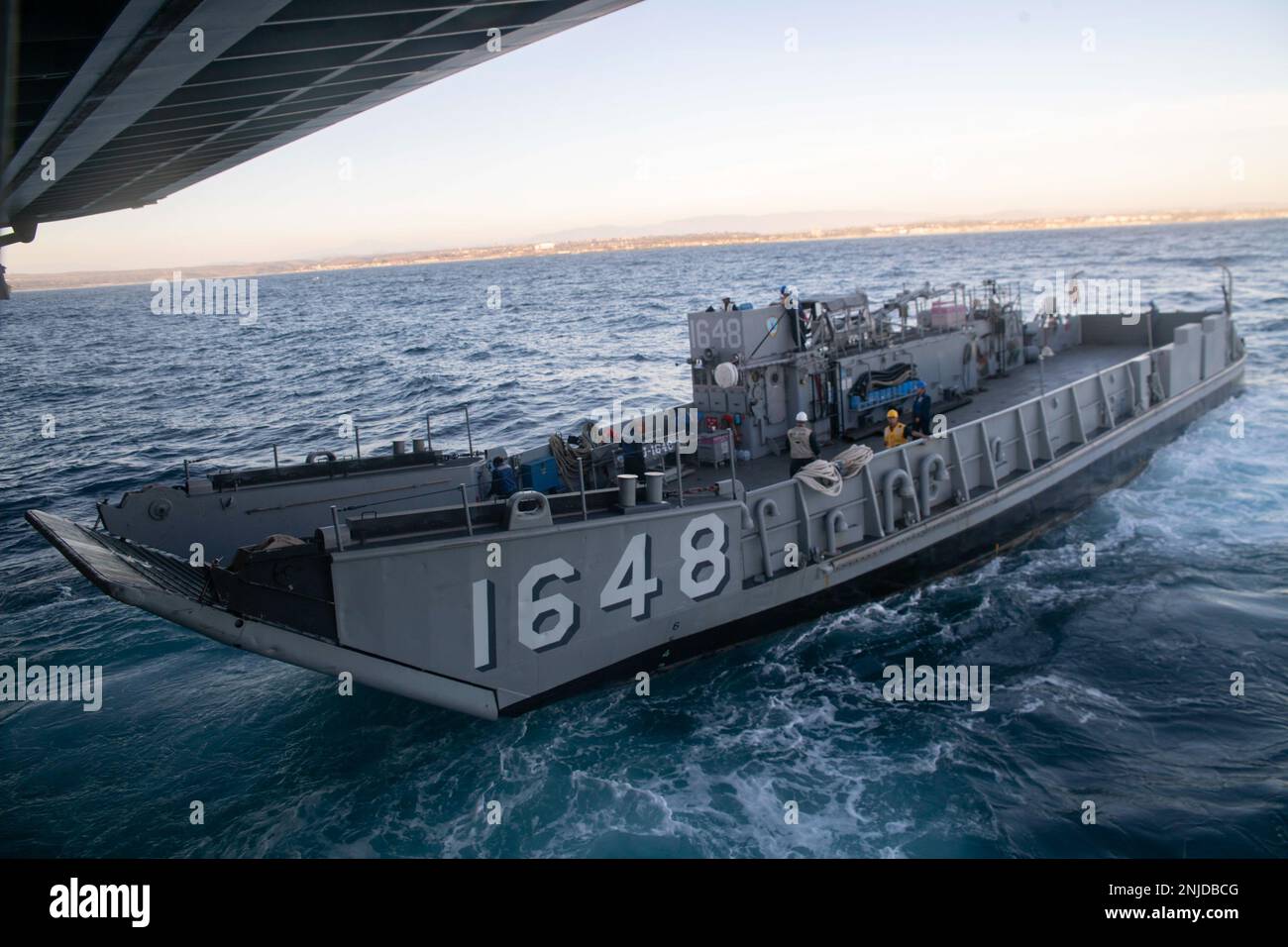 220806-N-FO865-3026 PACIFIC OCEAN (Aug 6, 2022) – Landing Craft Utility ...