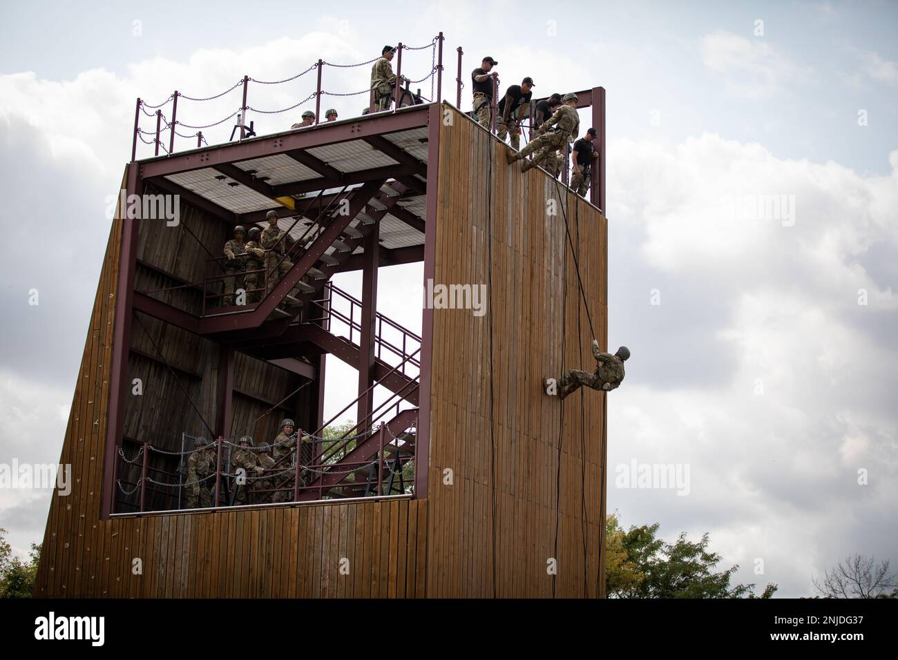 Rappel tower army hi-res stock photography and images - Alamy