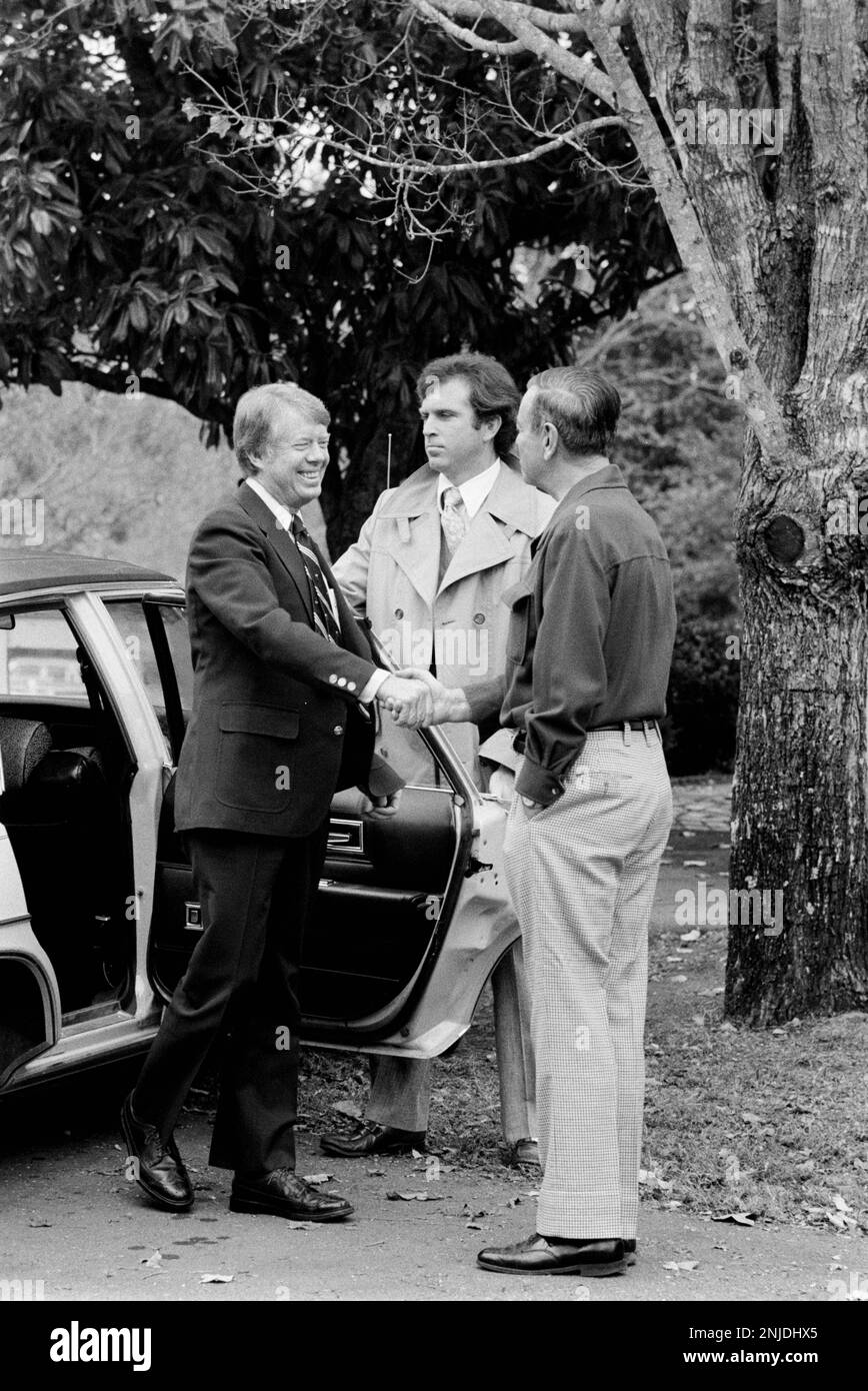 Jimmy Carter arrives at the home of former US Senator Herman Talmadge ...