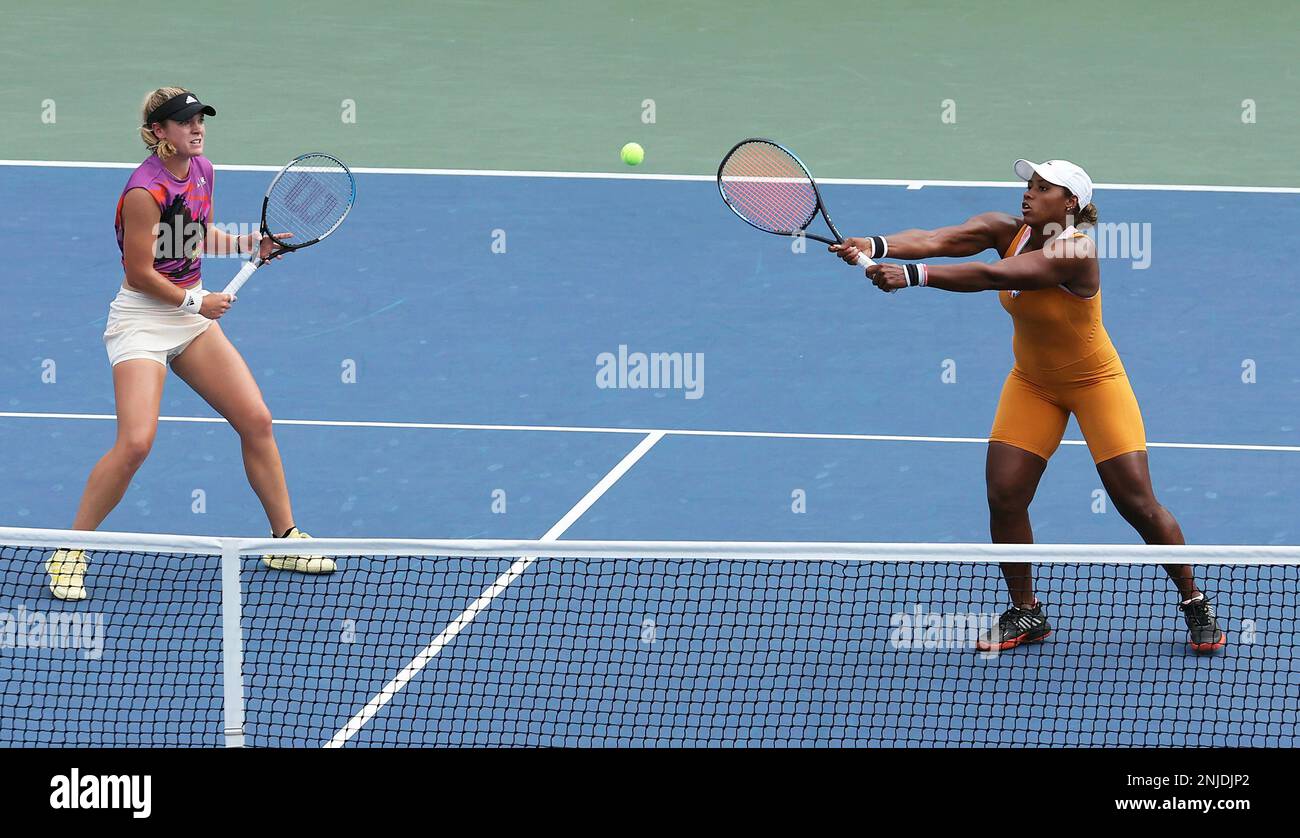 Taylor Townsend returns during a women's doubles match at the 2022 US ...