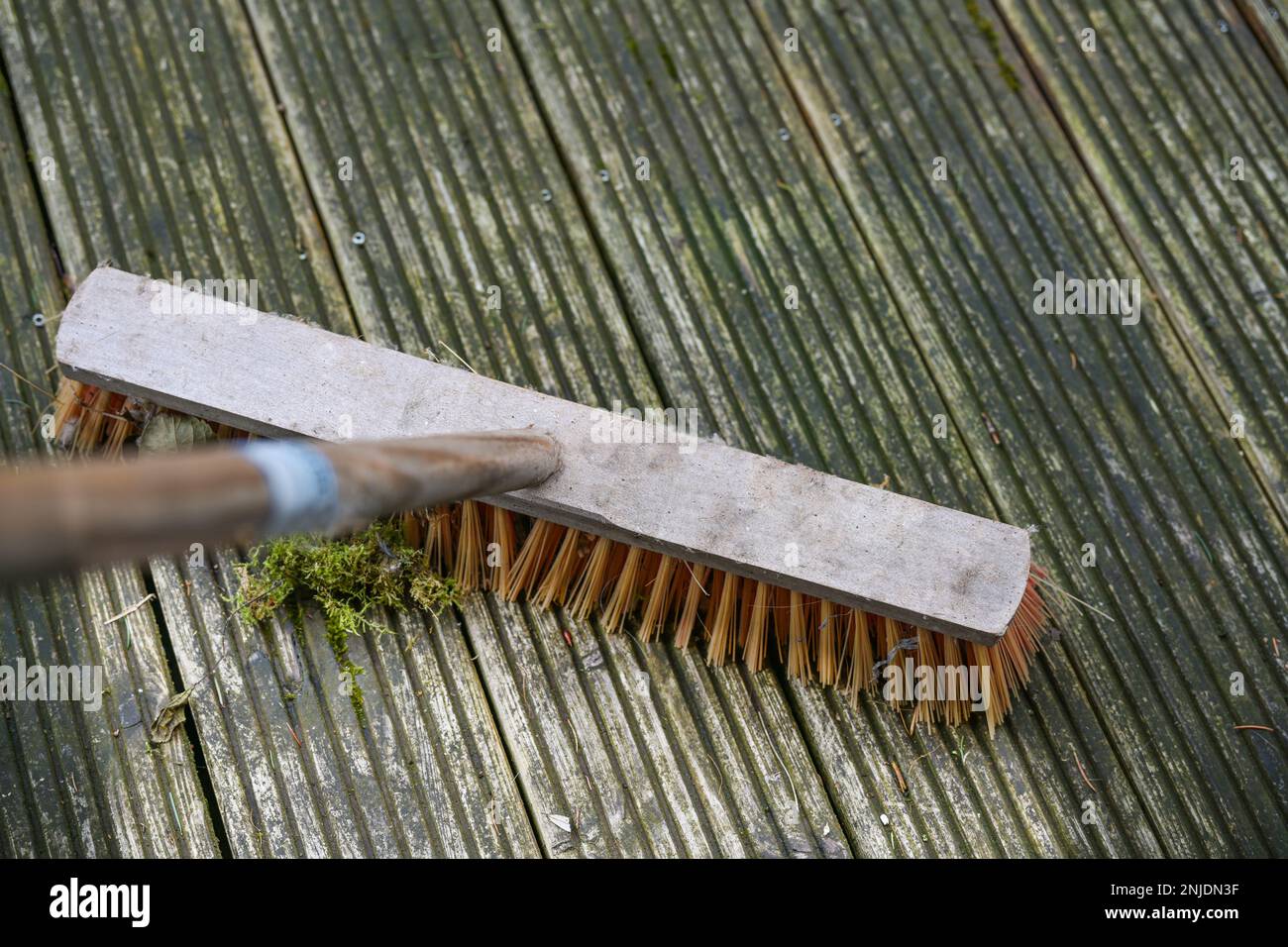 Sweeping garden deck hi-res stock photography and images - Alamy