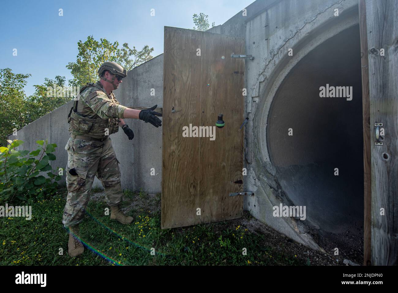 Tunnel guards hi-res stock photography and images - Alamy
