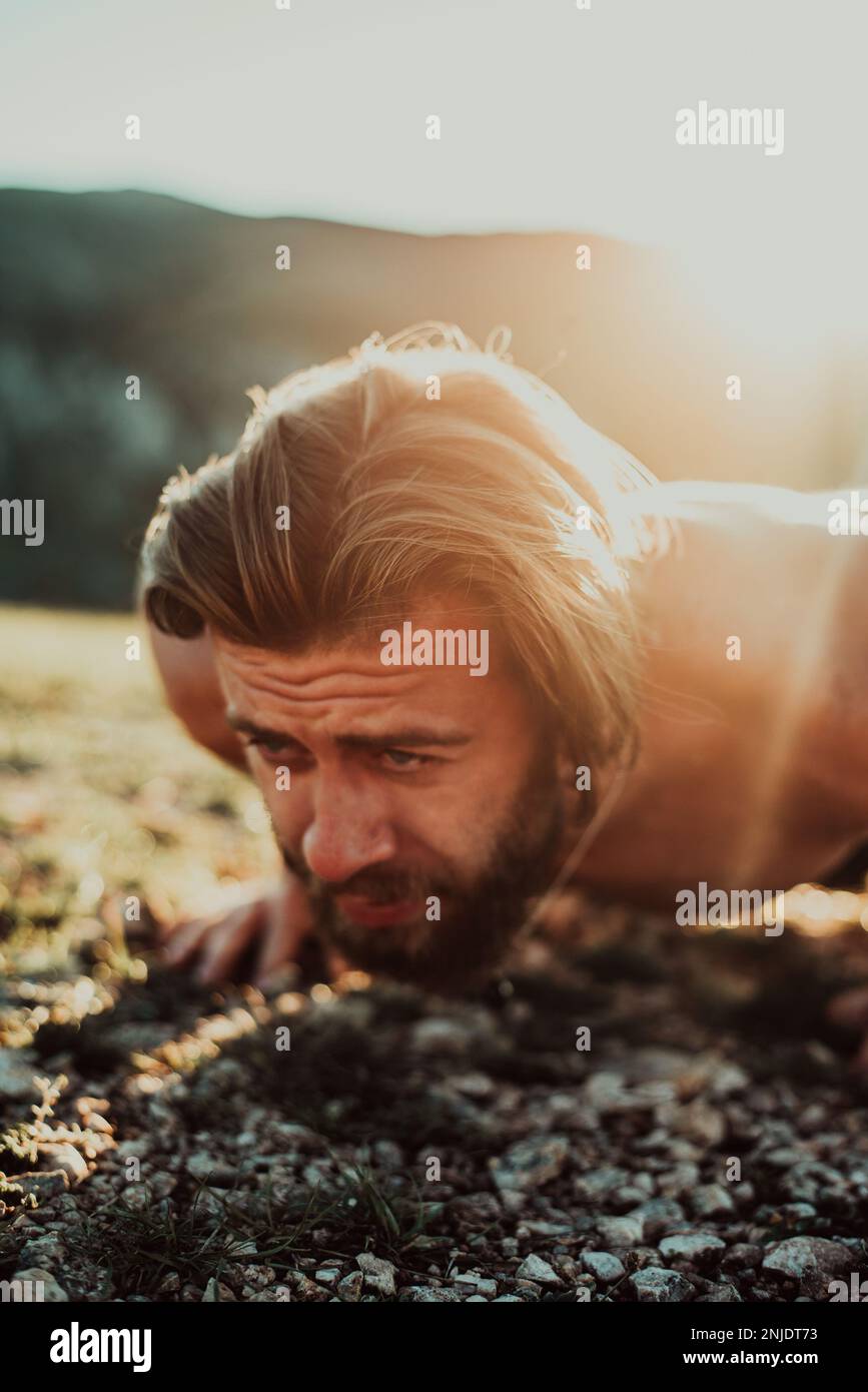 Push up sun man gym hi-res stock photography and images - Alamy