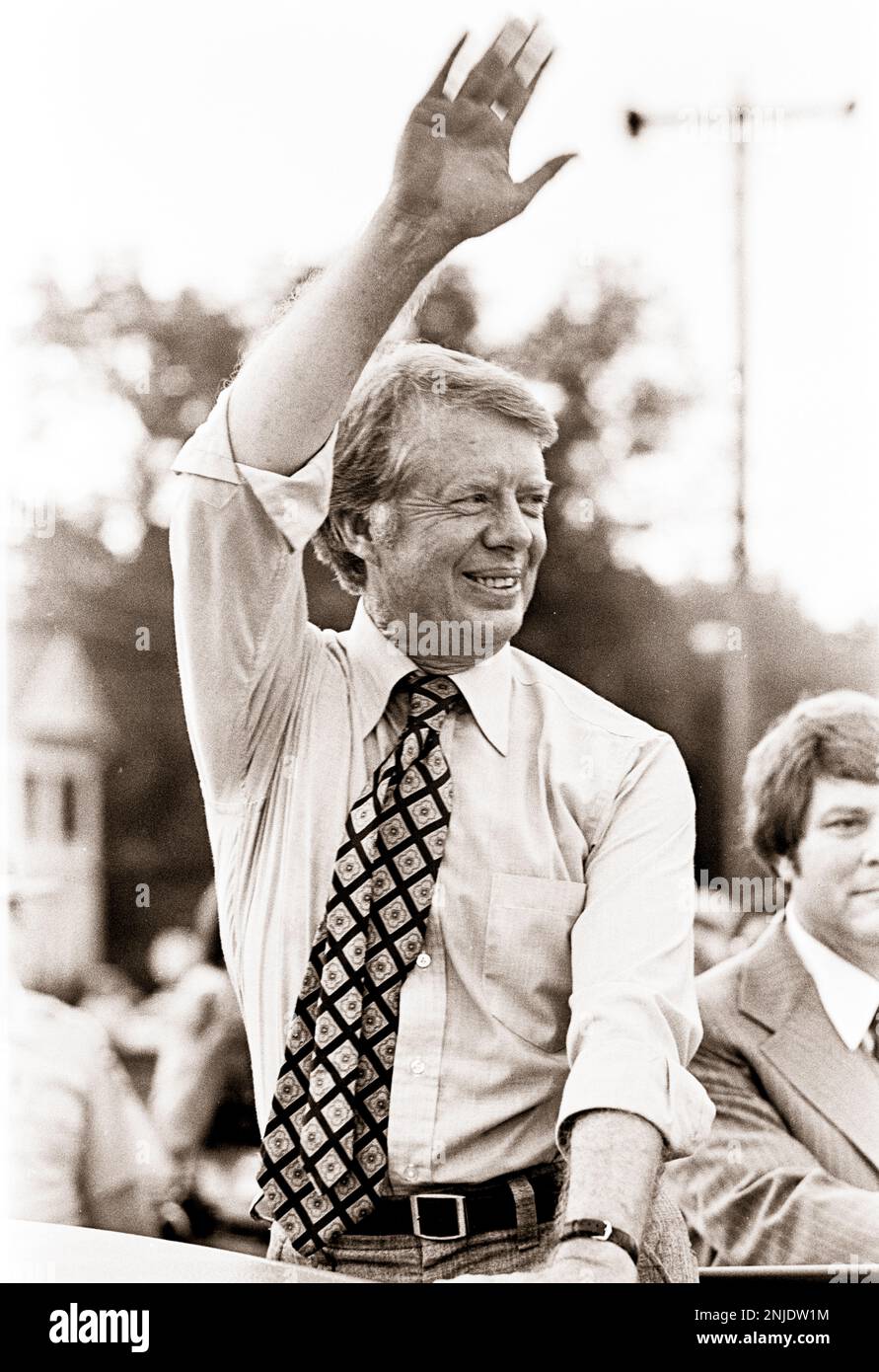 President Jimmy Carter arrives back in his hometown of Plains, Georgia ...