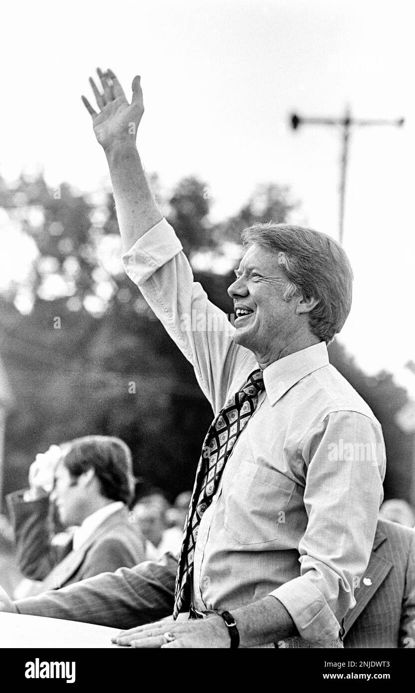President Jimmy Carter arrives back in his hometown of Plains, Georgia ...