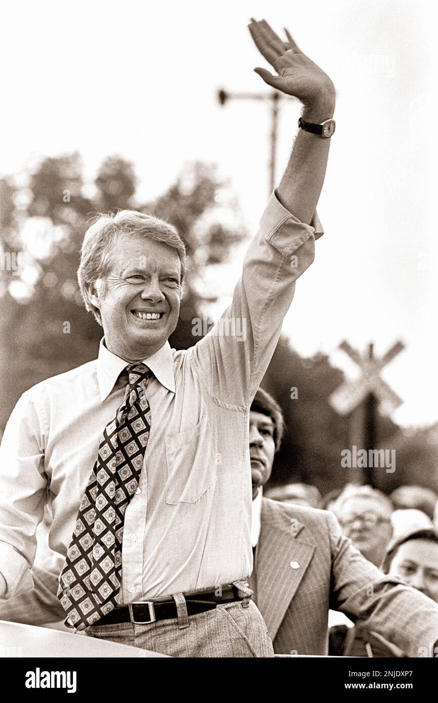 President Jimmy Carter arrives back in his hometown of Plains, Georgia ...