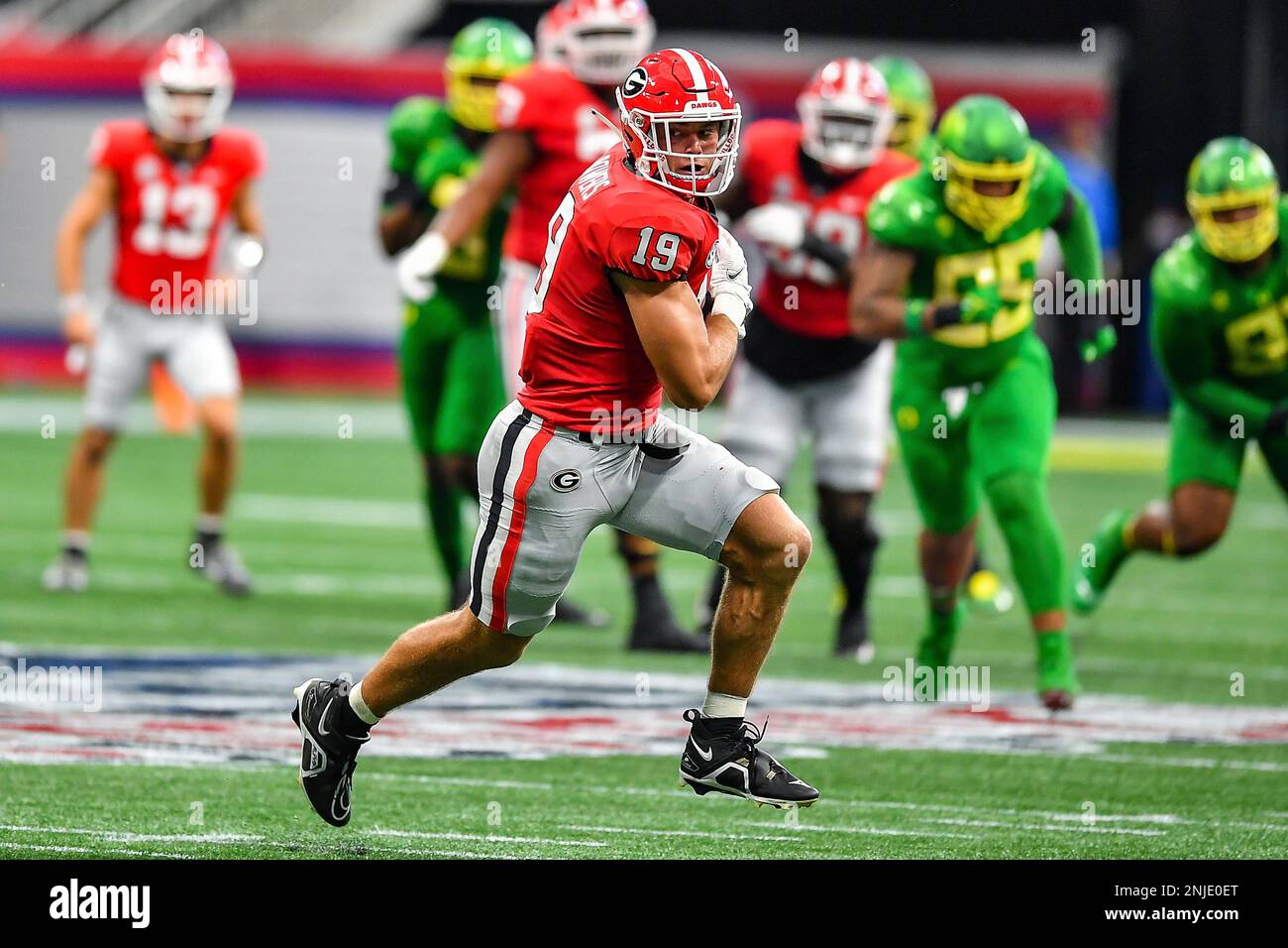 ATLANTA, GA – SEPTEMBER 03: Georgia tight end Brock Bowers (19) runs ...