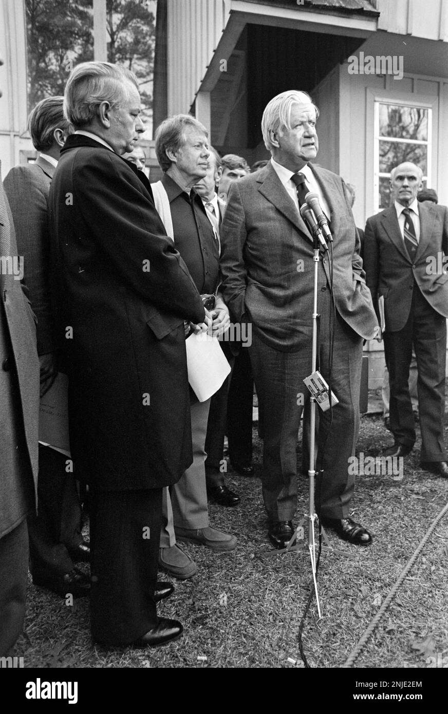 President elect Jimmy Carter welcomes the Democratic Party leadership ...