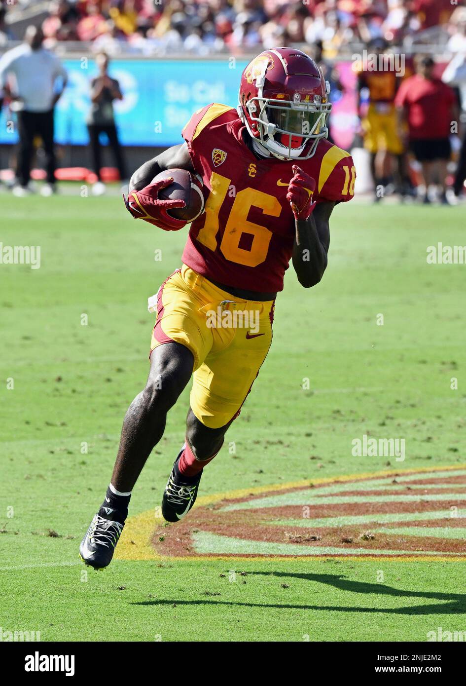 LOS ANGELES, CA - SEPTEMBER 03: USC Trojans wide receiver Tahj ...