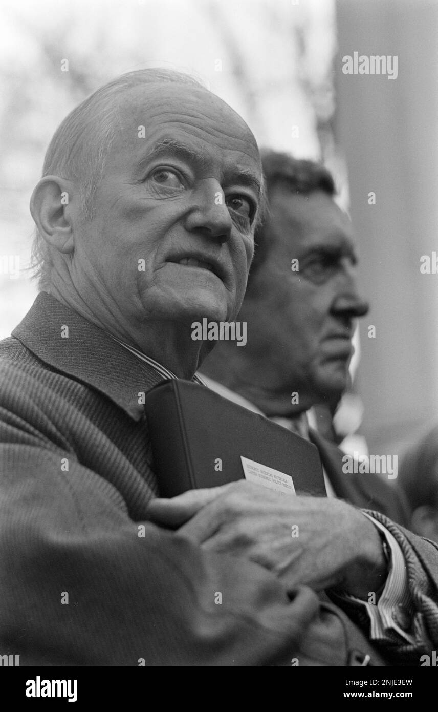 President elect Jimmy Carter welcomes the Democratic Party leadership ...