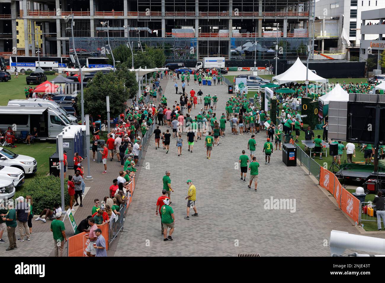 ATLANTA, GA - SEPTEMBER 03: Fans tailgating and milling around the ...