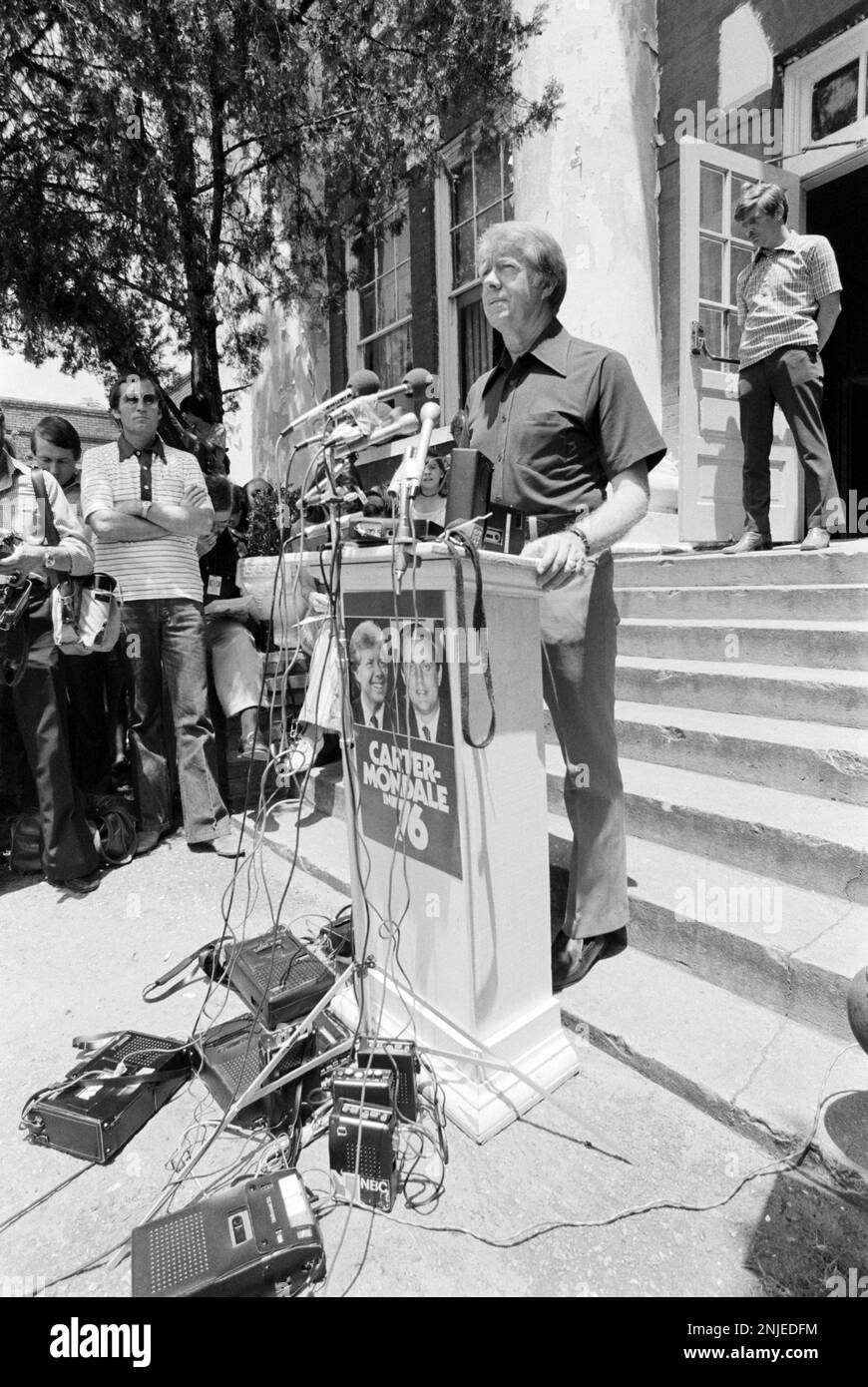 1976 Democratic Presidential candidate Jimmy Carter speaks to the press ...