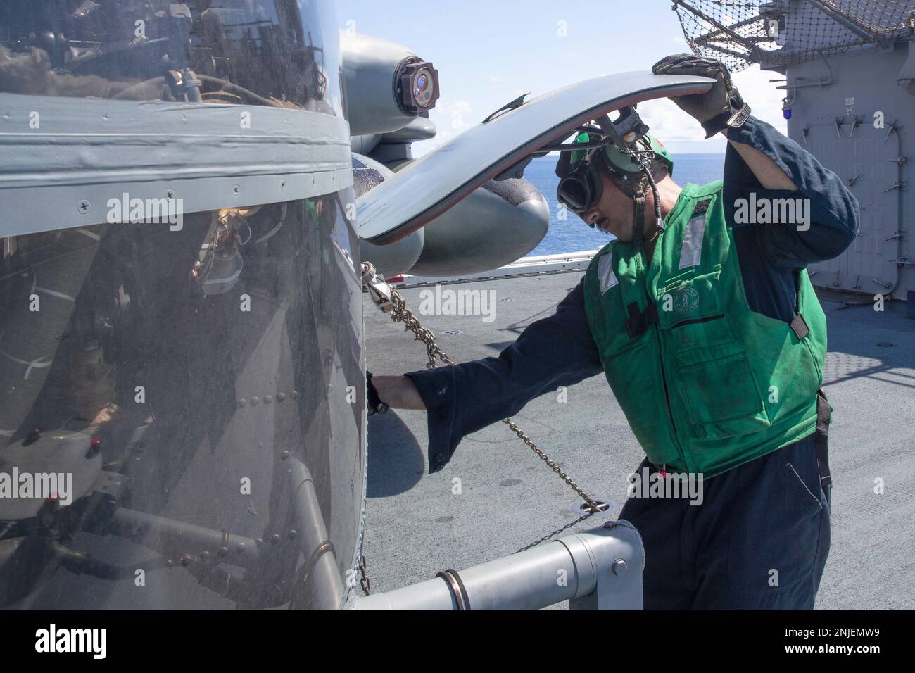 20807-N-XN177-1227 PHILIPPINE SEA (Aug. 7, 2022) – U.S. Marine Corps ...