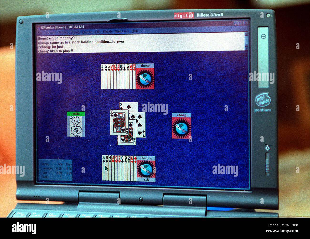 BRIDGE3/C/21AUG98/BU/LH--Sharon Osberg shows what her computer screen ...