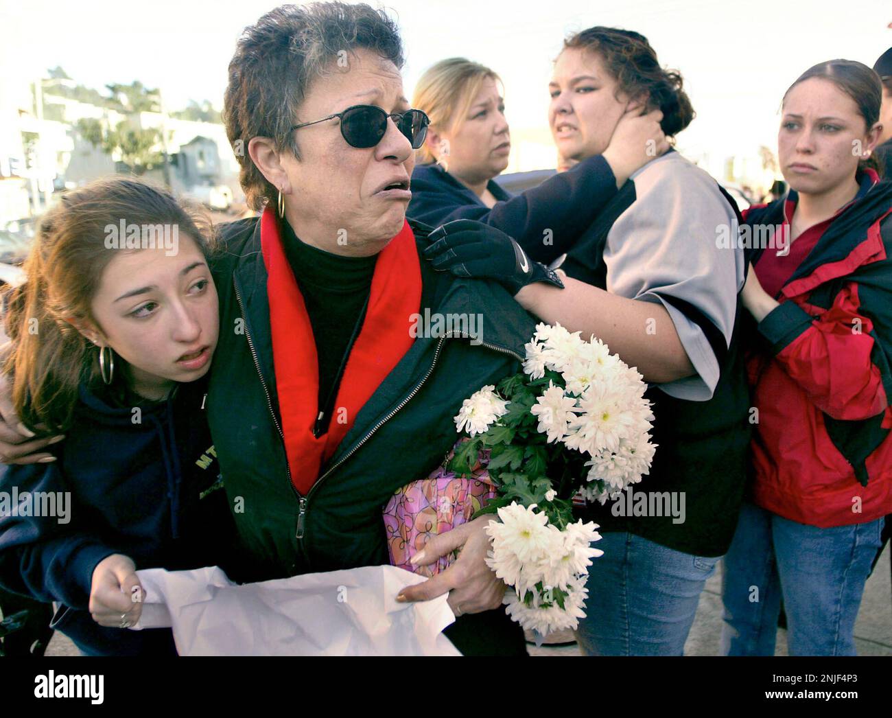 COPSHOOT21B-C-20FEB03-LH--Michael Moll's mother, Linda Moll (with ...