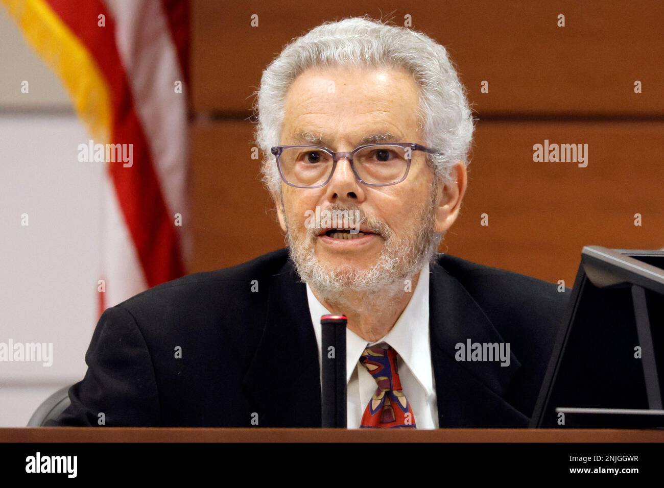Retired psychologist Dr. Frederick Kravitz testifies during the penalty ...