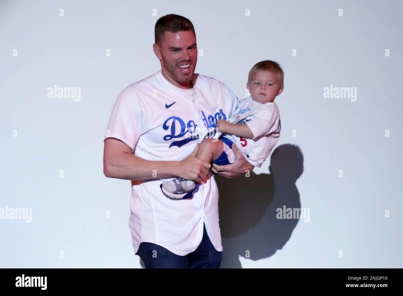 Los Angeles Dodgers first baseman Freddie Freeman holds son Brandon ...