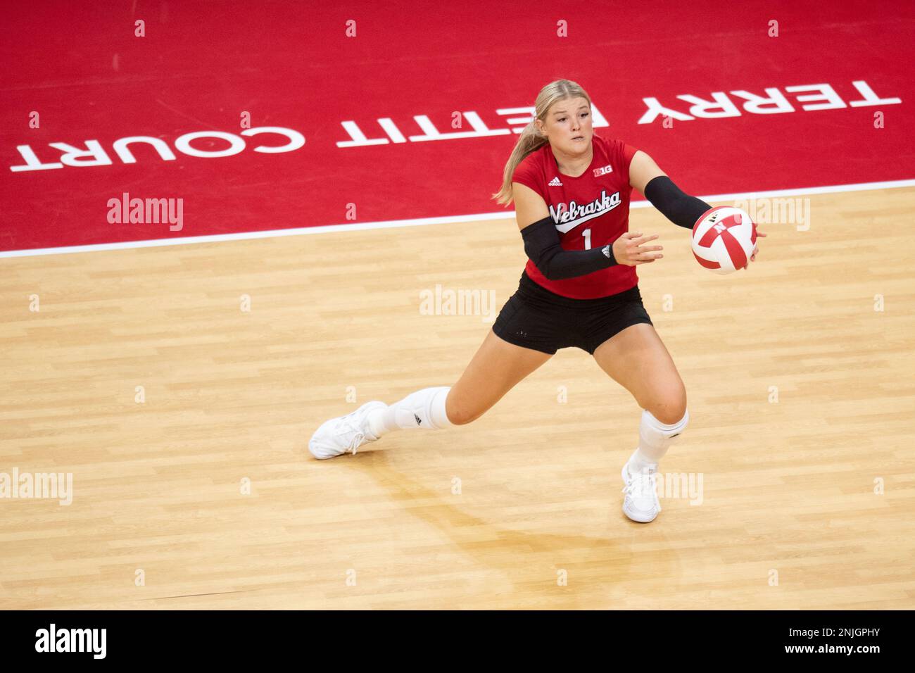 Nebraska's Nicklin Hames (1) dives for a ball during a Nebraska ...