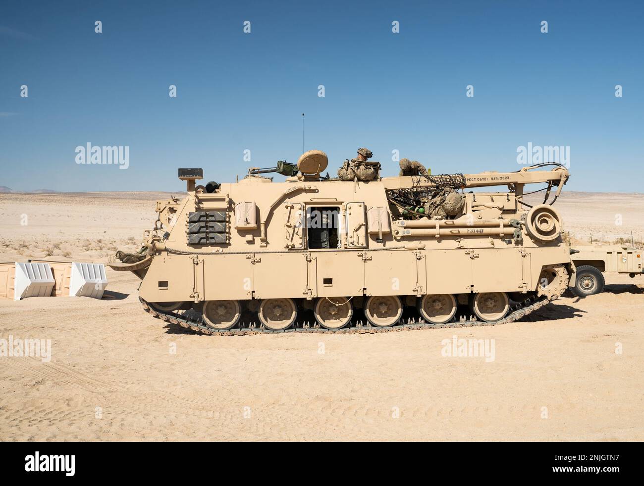 U.S. Soldiers assigned to 1st Battalion, 7th Field Artillery Regiment ...