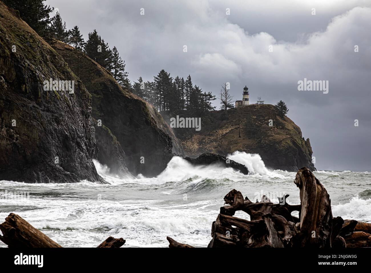 WA23048-00...WASHINGTON - Stormy day along the Pacific Coast near the ...