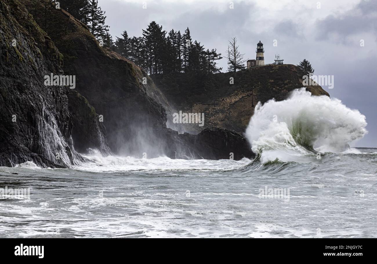 WA23055-00...WASHINGTON - Stormy day along the Pacific Coast near the ...