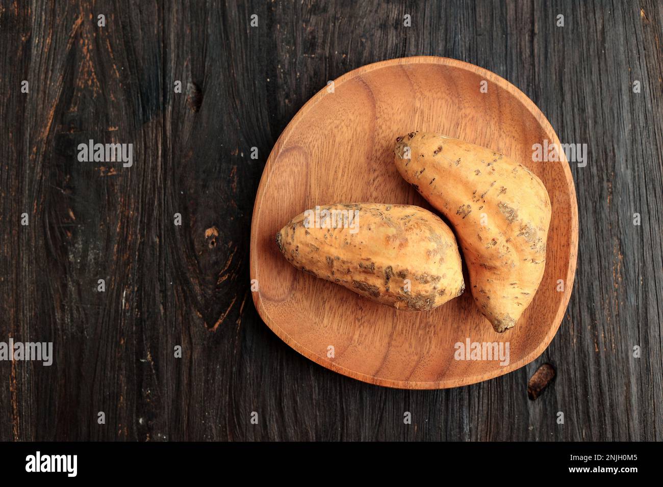 Ubi CIlembu Mentah, Raw Cilembu Sweet Potato. This Varian Sweet Potato ...