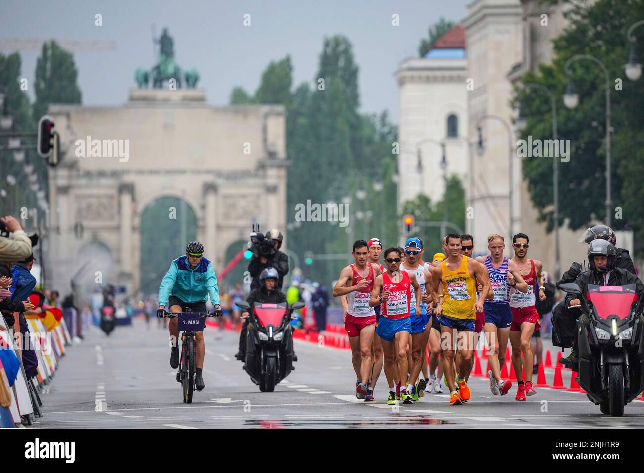 Athletes of the front field compete with the Victory Gate on the ...