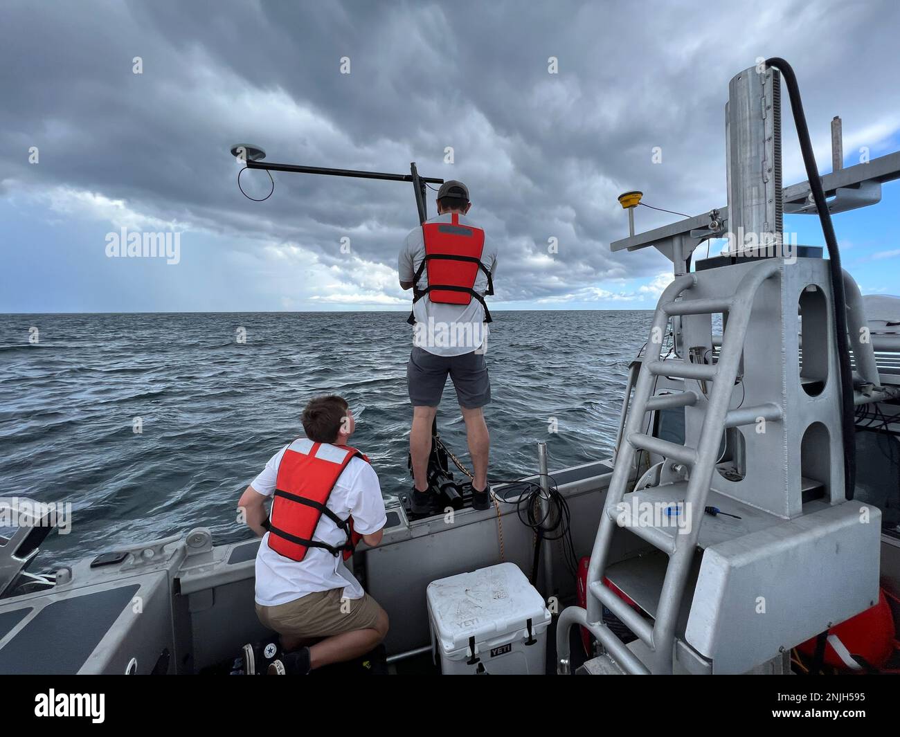 STENNIS SPACE CENTER, Miss.— Fleet Survey Team (FST) Sailors and a ...