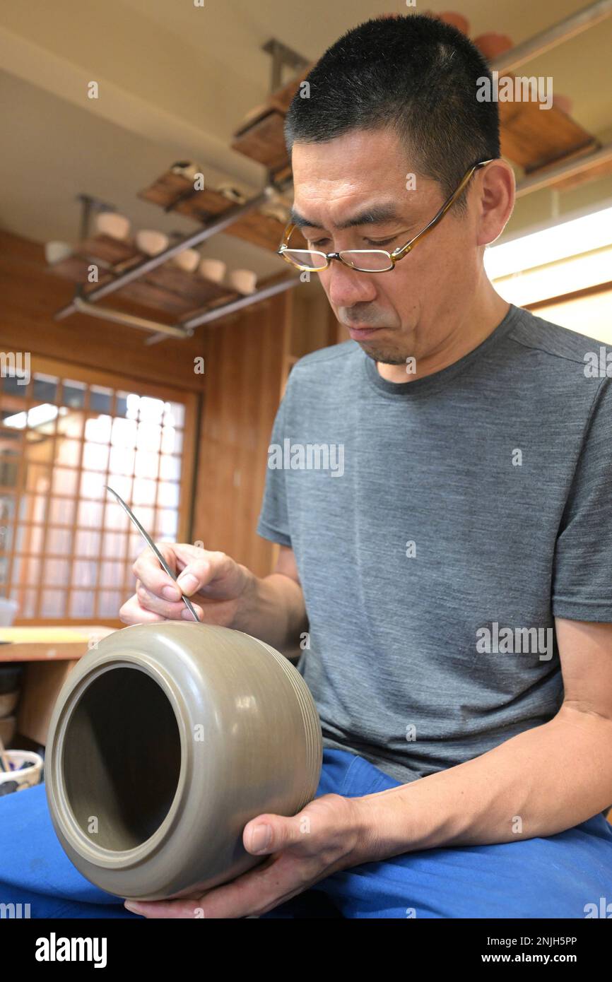 Doburo yakimonoshi (brazier maker and potter) Zengoro Eiraku makes a ...