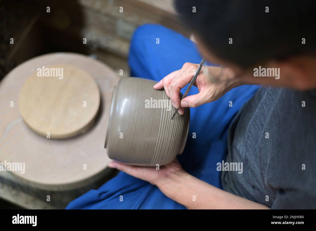 Doburo yakimonoshi (brazier maker and potter) Zengoro Eiraku makes a ...