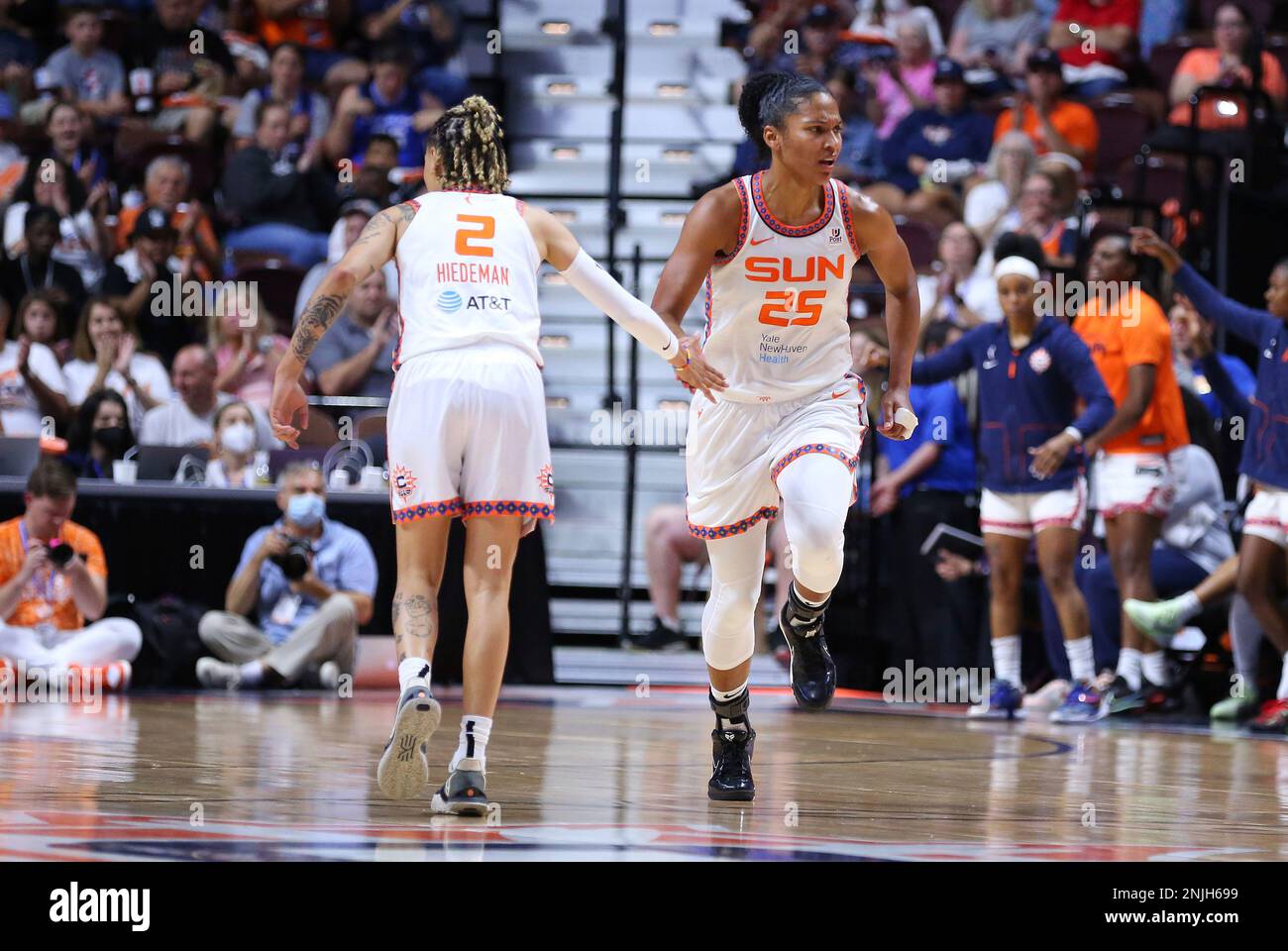 UNCASVILLE, CT - AUGUST 18: Connecticut Sun guard Natisha Hiedeman (2 ...