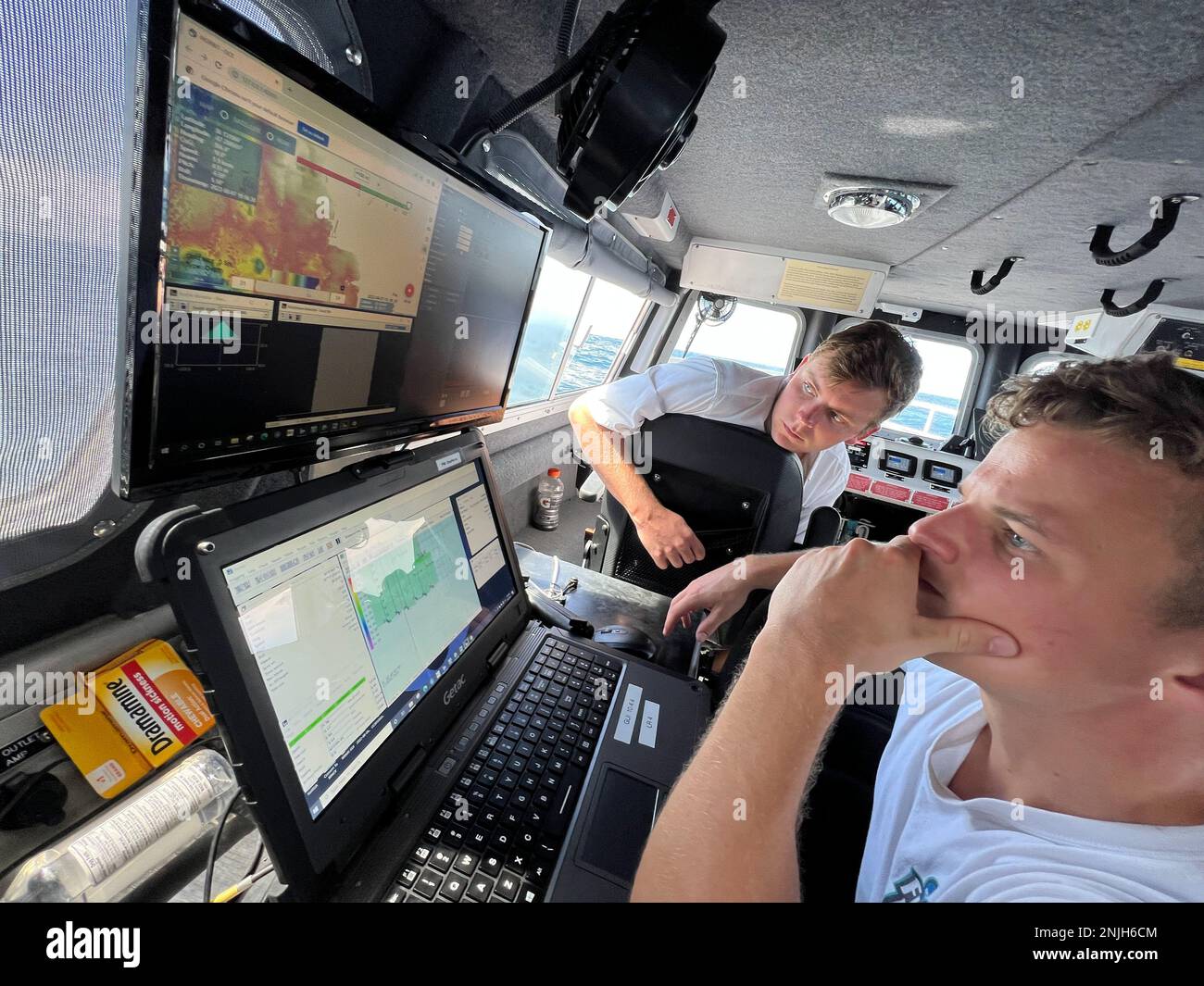 STENNIS SPACE CENTER, Miss.— Fleet Survey Team (FST) Sailors and a ...