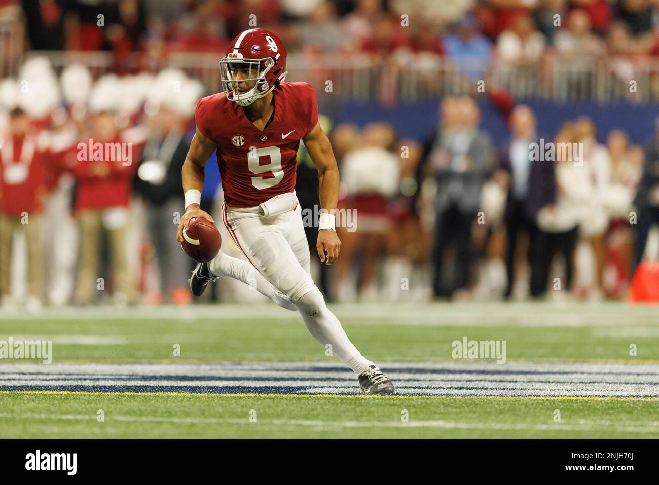 Alabama quarterback Bryce Young (9) looks to pass the ball during the ...