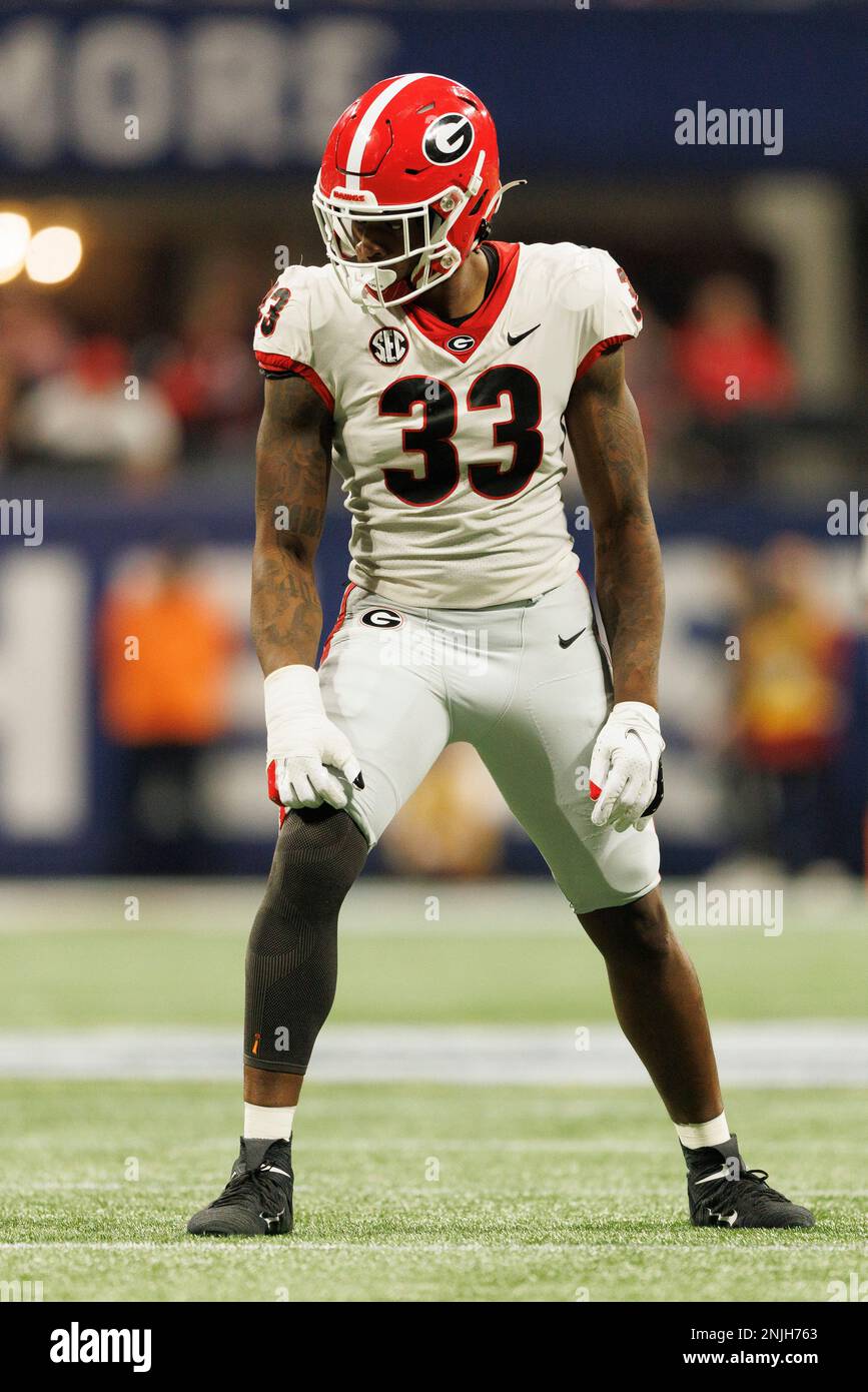 Georgia linebacker Robert Beal Jr. sets up at the line of scrimmage ...